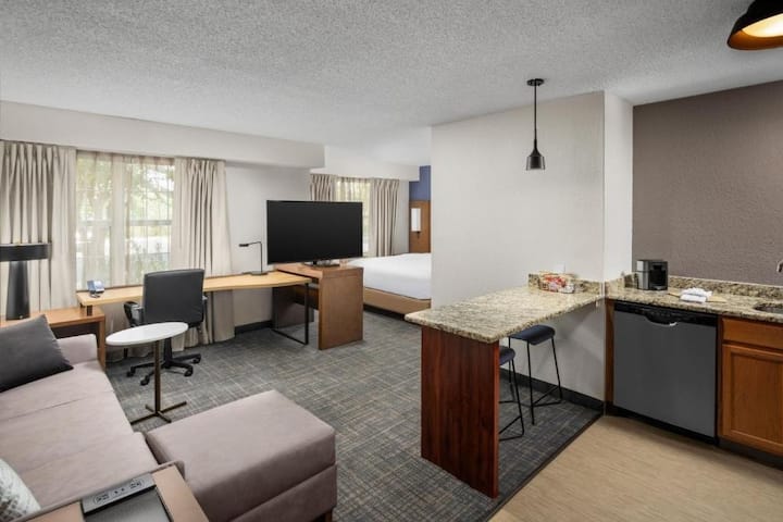 King Studio Near Lake Ebby Orl - Oviedo, FL