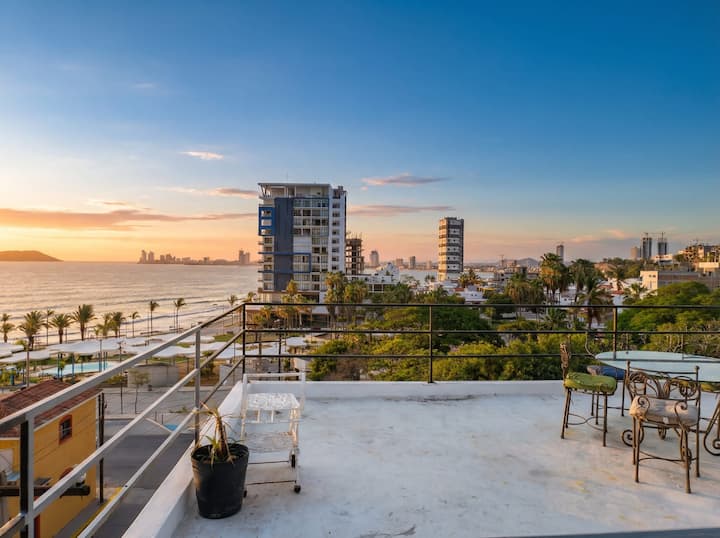 Private Pool Apartment By The Malecón - Mazatlán