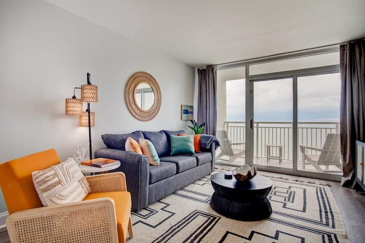 Oceanfront Escape Renovated Suite At Camelot - Myrtle Beach, SC