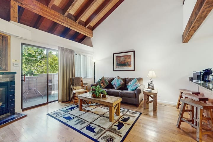 Condo W/ Private Beach Access & Shared Pool - South Lake Tahoe, CA