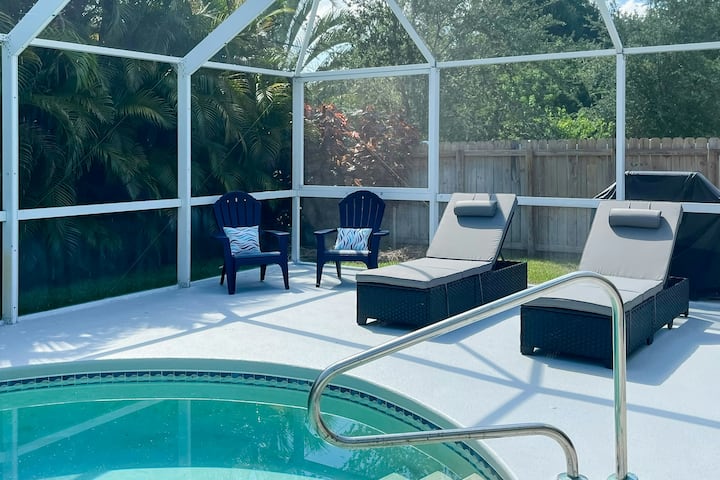 Inviting Home With Yard, Private Pool, Kitchen - Sebastián, FL