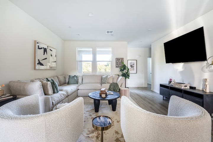 Brand New Stunning 4br Townhome - スプリング・バレー, CA