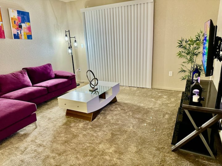 Spacious & Elegant 3br| Pet-friendly| Elk Grove - 엘크그로브