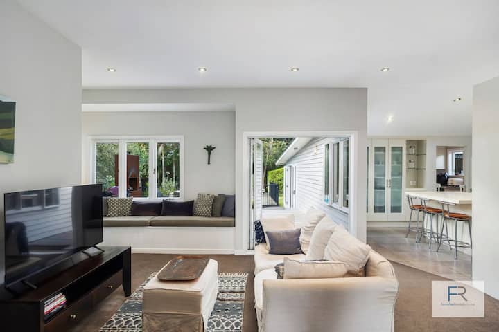 Grand Villa Meadowbank | By Furnished Rentals - Auckland