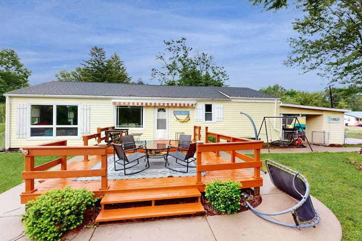 2br Cottage With Waterfront Views & Dock - Coldwater, MI
