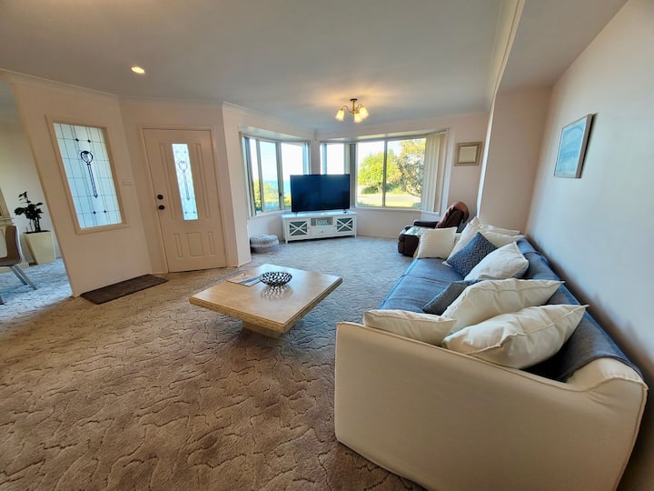 Gregory's Place - Amazing Family Home In Vincentia - Vincentia