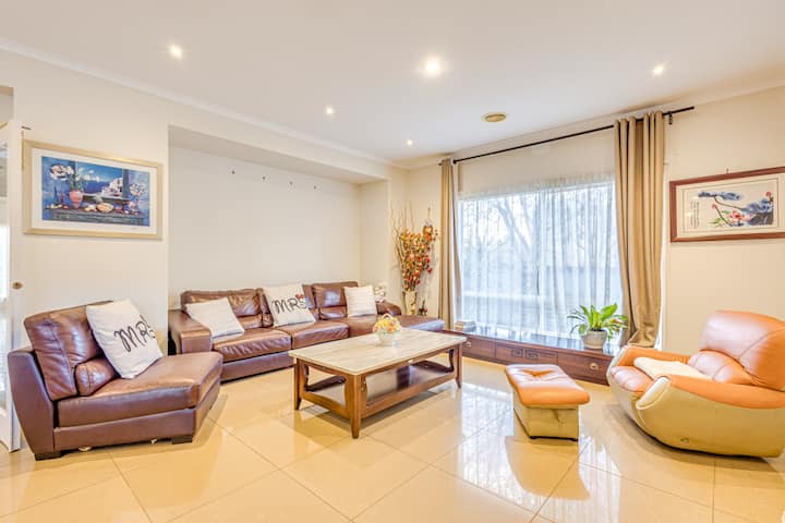 Stayau Family Home Comfort In Caroline Springs - Caroline Springs