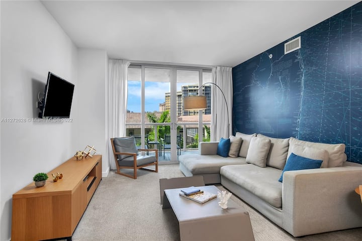 Spectacular 1br Resort, Pool, Gym, Near Beach - Hallandale Beach, FL