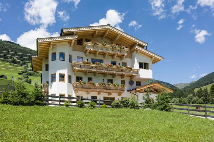 Appartement Mitten Im Grünen Mit Zwei Balkonen - Gerlos