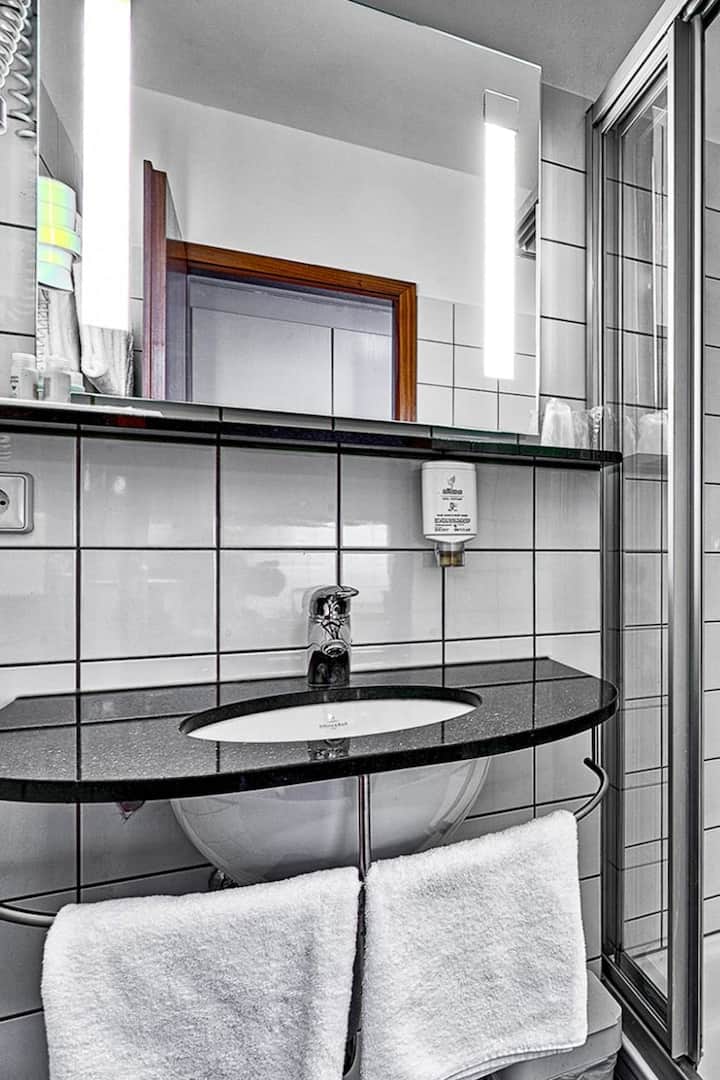 Convenient Location Near The Mercedes Benz Arena - Stuttgart