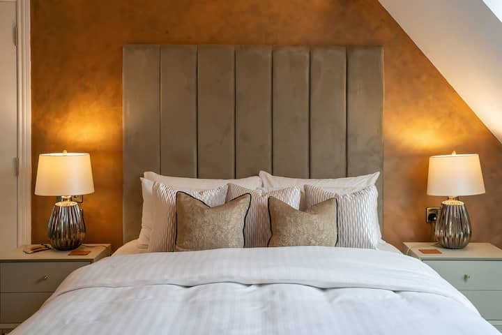 Taupin Suite - Lincoln