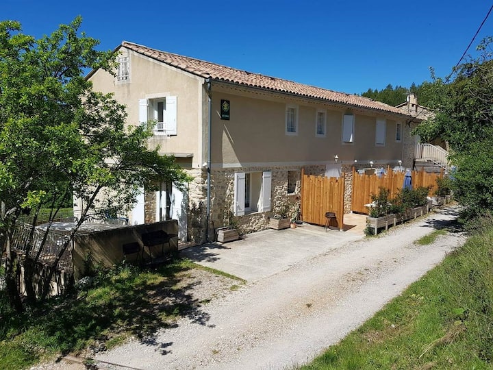 Studio De 42m2 à Montbrun Les Bains - Montbrun-les-Bains