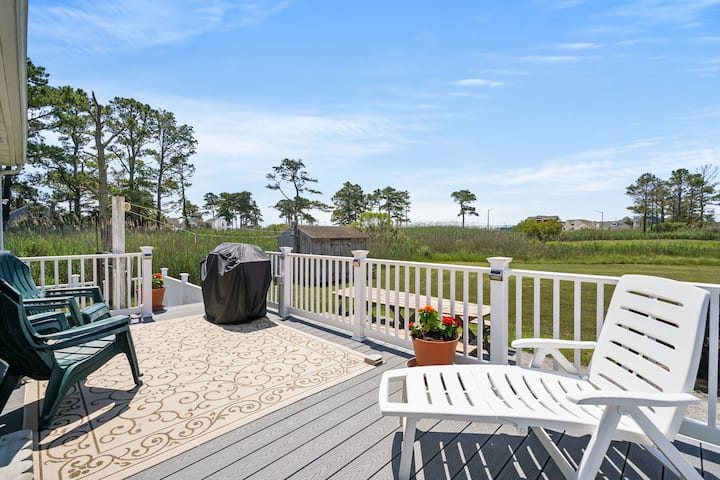 Ms. Kitty’s Bayside Bungalow | Fenced Yard & Pets - Chincoteague, VA