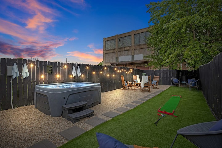 Bourbon Trail Spacious Backyard New Hottub Grill! - Louisville, KY