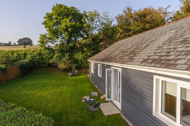 Beautiful Stone-clad, 2-bed Cottage - Pet Friendly - St Austell