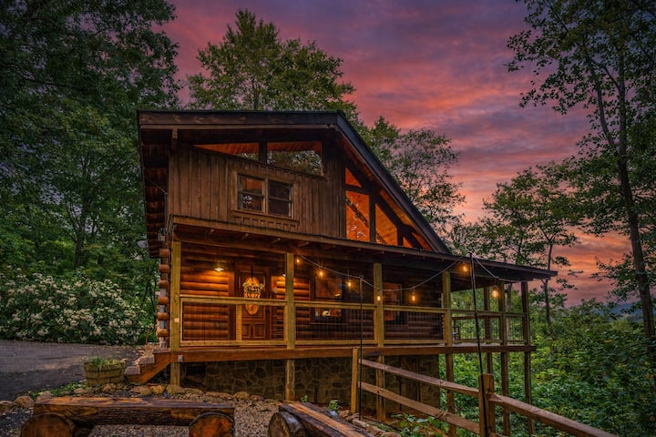 Prime Location*mtn Views*pet Friendly*paved Access - Gatlinburg, TN