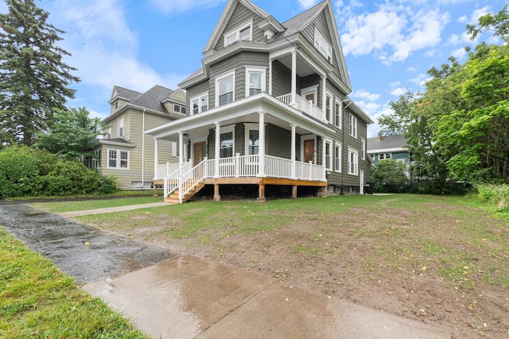 Grp Hq: Sleeps 16, Dual Kitchen/lr/dr, Central Loc - Siracusa, NY