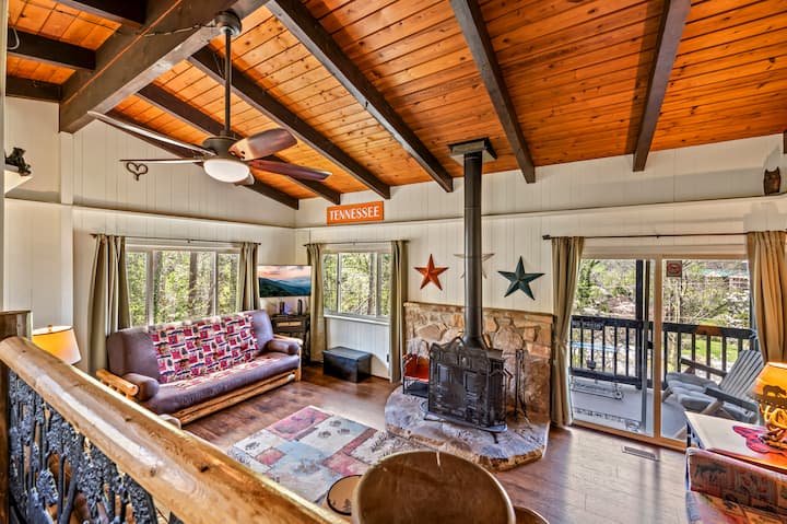 Hot Tub + Fireplace + Games* 2 Mins To Gatlinburg! - Gatlinburg, TN