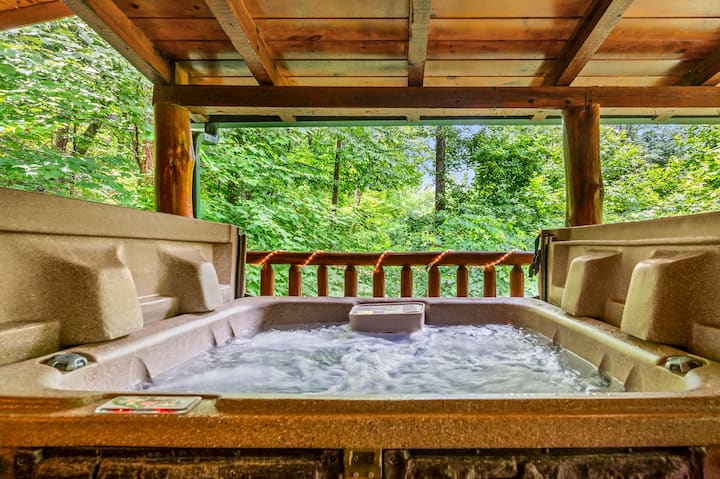 2br Resort Cabin W/hot Tub + Fireplace + Privacy! - Tennessee