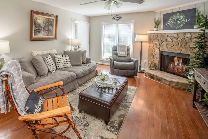 Cozy 1st Floor, Walk To Main, Fireplace, King Beds - Blowing Rock, NC