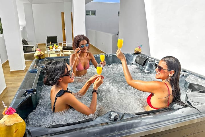 Beach Villa With 9 Bedrooms 2 Pools & Jacuzzi - Punta Cana