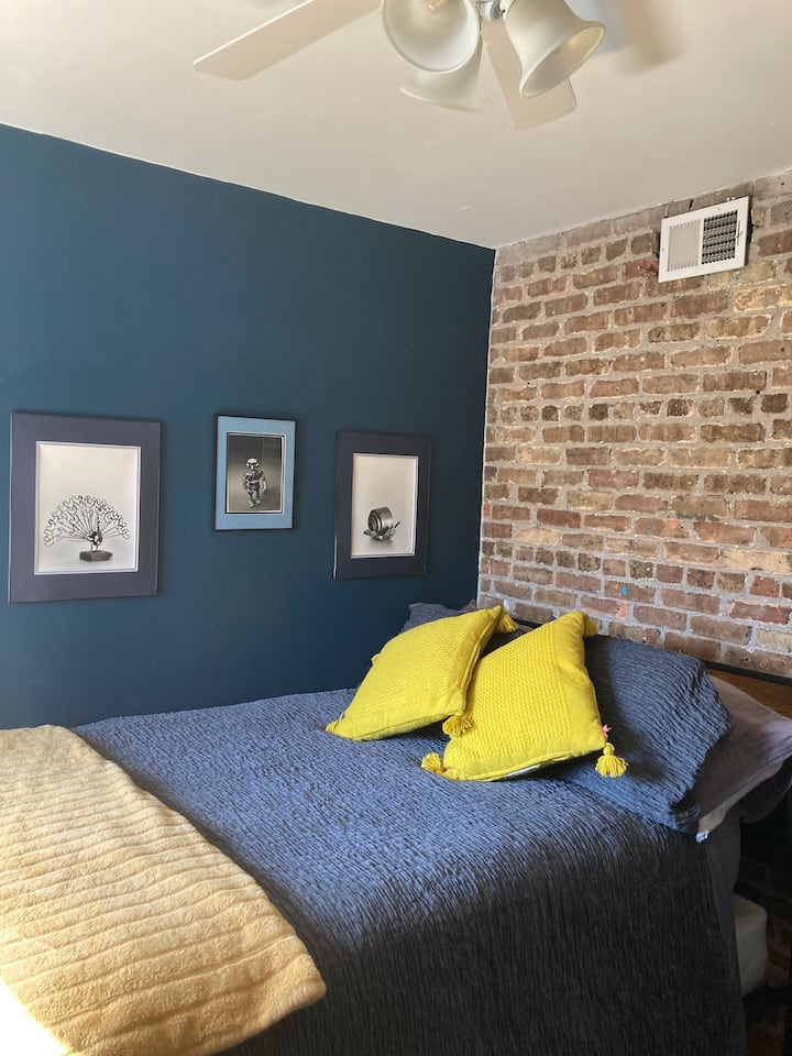 Four Bedroom Apartment - Chicago, IL