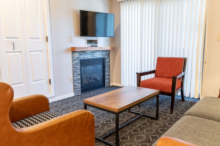2 Br Near West Entrance, Pool, Hot Tub, Game Room - West Yellowstone, MT