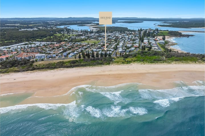 Blue Pacific 3 | Views Across Pippi Beach - Yamba