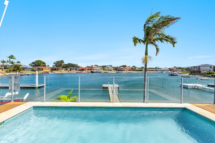 Sandy Shores | Absolute Waterfront & Swimming Pool - Yamba