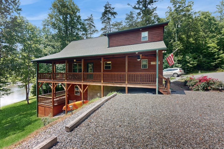 Murphy Cabin: River Views & Relaxation - Harrah's Cherokee Valley River