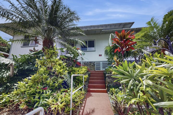 2 Br Guest House With Lush Landscaping & Gazebo - Honolulu, HI