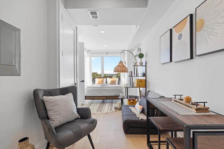 Stylish Studio Suite Steps To H Street - Washington Navy Yard, DC