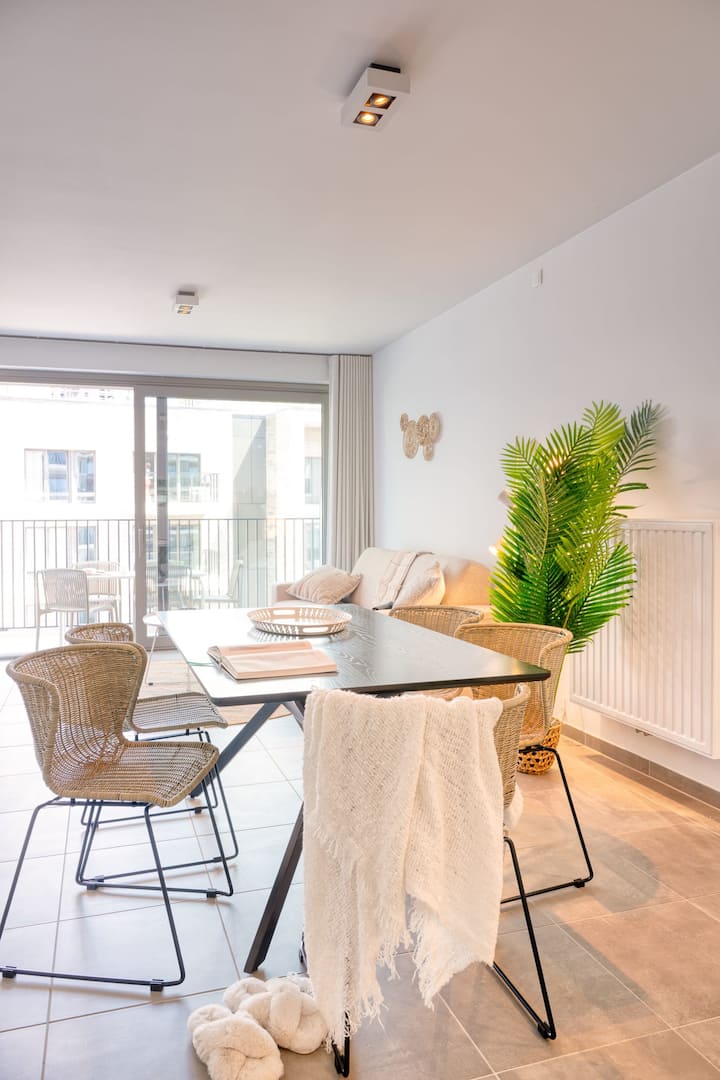 5-guest Retreat Steps From Ostend Beach - Ostende