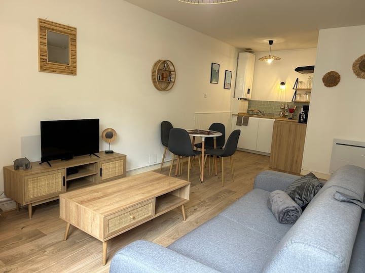 Les Carmélites : Central à 5 Min à Pied De La Gare - ポアティエ