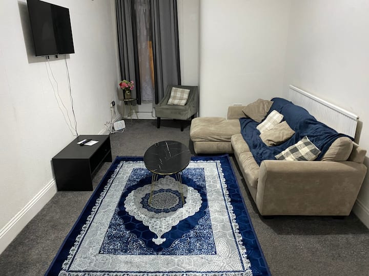 Seaside - House - Sleeps 10 - Parking - Garden - Blackpool