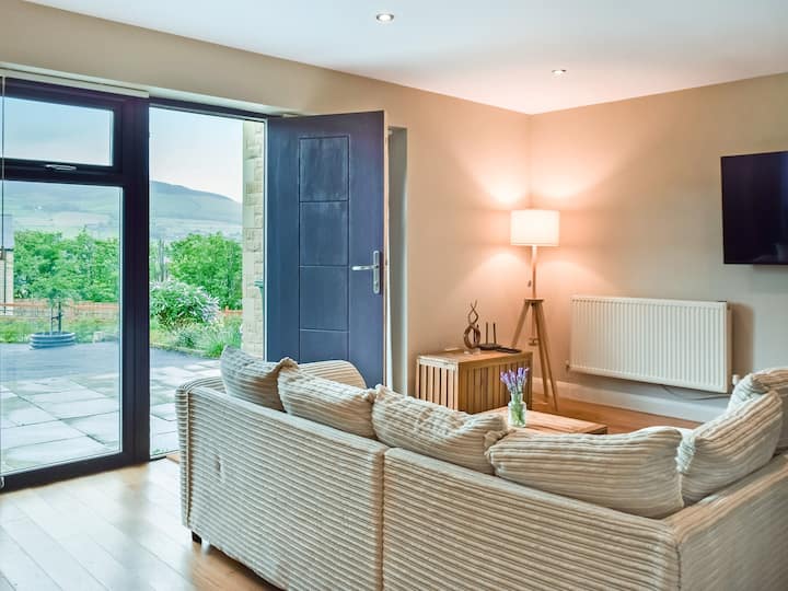 The Farmhouse Retreat - Oldham