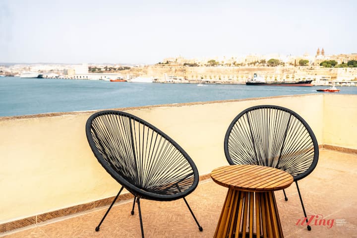 Charming Historic Home With Rooftop Views - Malta