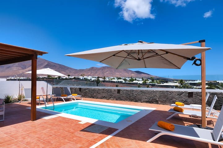 Lanzarote Paradise - Private Pool, Air-con And Bbq - Playa Blanca