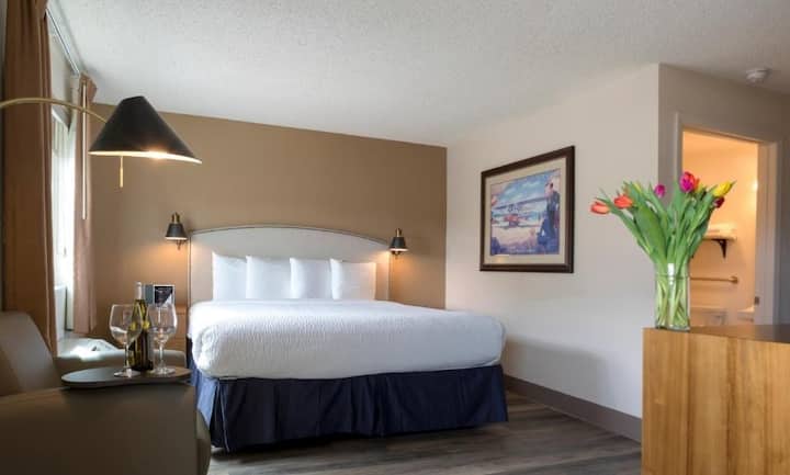 Deluxe Queen Room Near Shell San - South San Francisco, CA