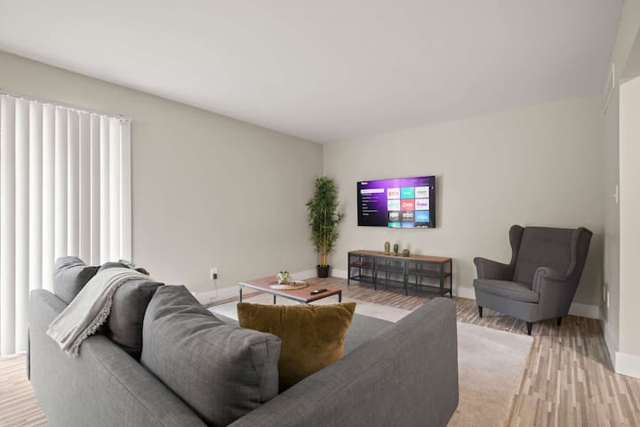 Modern Comfort In Rochester, Perfect Getaway - Rochester Hills