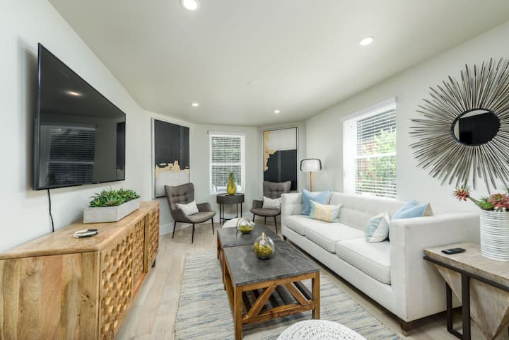 Spacious 2 Bedroom W/ Patio, Firepit, Free Parking - Sacramento, CA