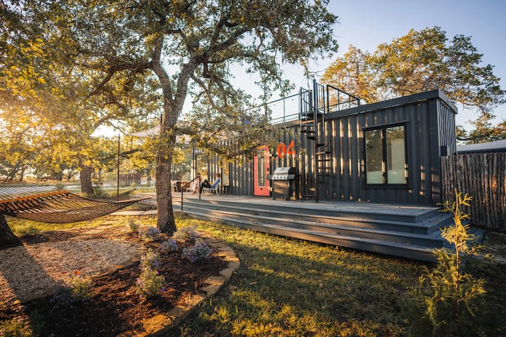 Modern Container Home, Pool, Hot Tub, Hill Country - Fredericksburg, TX