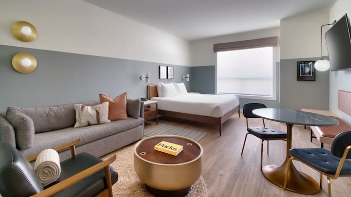 Spacious Downtown Hotel W/ Free Parking & Pool - Moab, UT