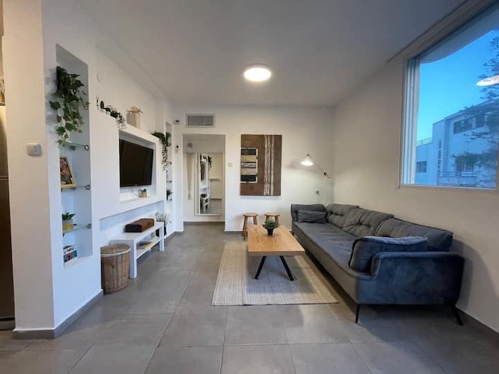 Sunny Tel Aviv Gem W/ Shelter– By Bookiz - Tel Aviv-Yafo