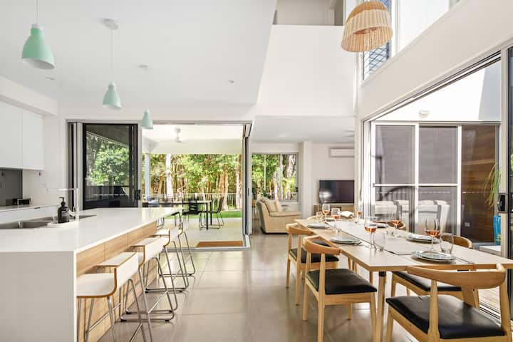 Mount Coolum Beachfront Abode With Private Rooftop - ノーサ・シャイア