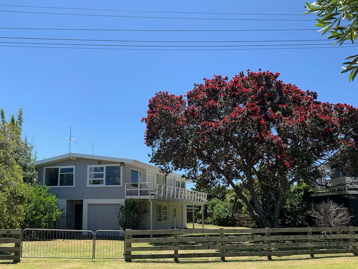 Playtime Plus - Matapouri Holiday Home - Tutukaka