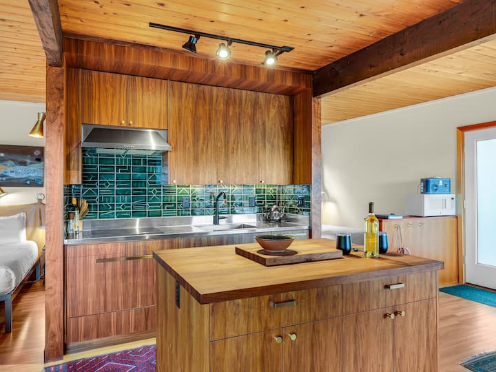 Manzanita Oceanview Retreat | Pet Friendly Stay - Manzanita, OR