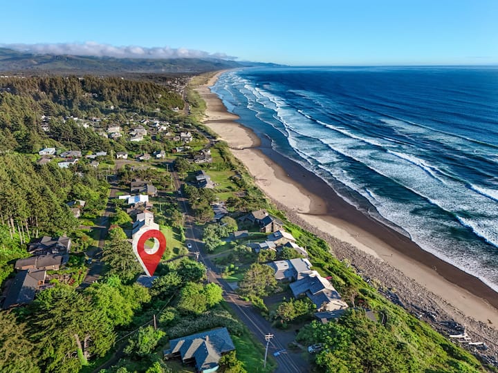 Neahkahnie Oregon, Oceanview, Pet Friendly Escape! - Manzanita, OR