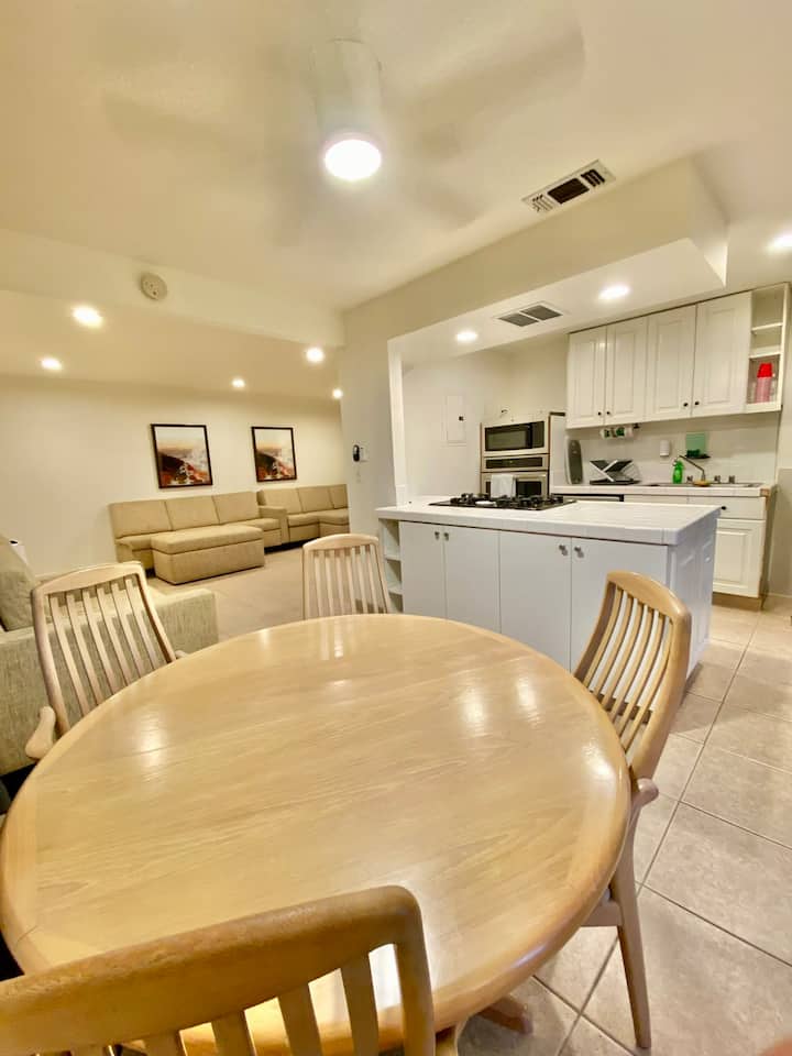 Quaint American Abode - Costa Mesa, CA