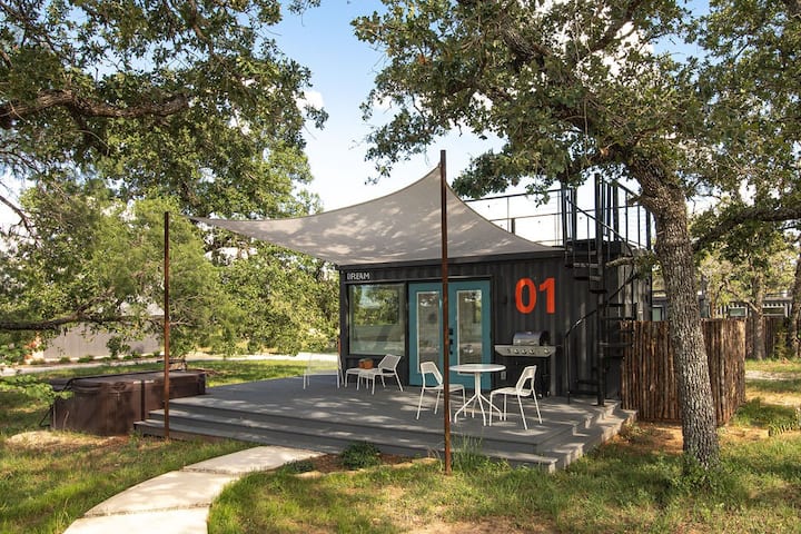 Dreamy Container Cabin: Pool, Hot Tub & - Fredericksburg, TX